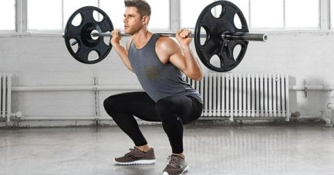 Sentadilla hack vs sentadilla peso libre: ¿Cuál elegir?